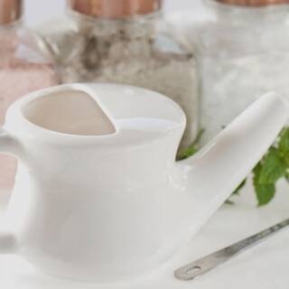 How to Use a Neti Pot at Home | For Colds & Flu